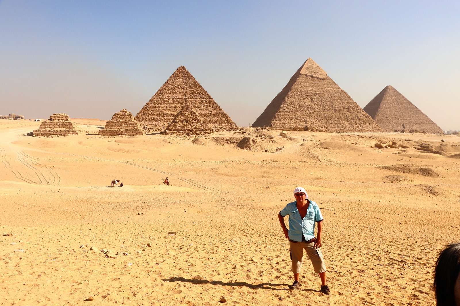 Les Pyramides de Gizeh - LE CAIRE -EGYPTE + - voyageavecnous.com