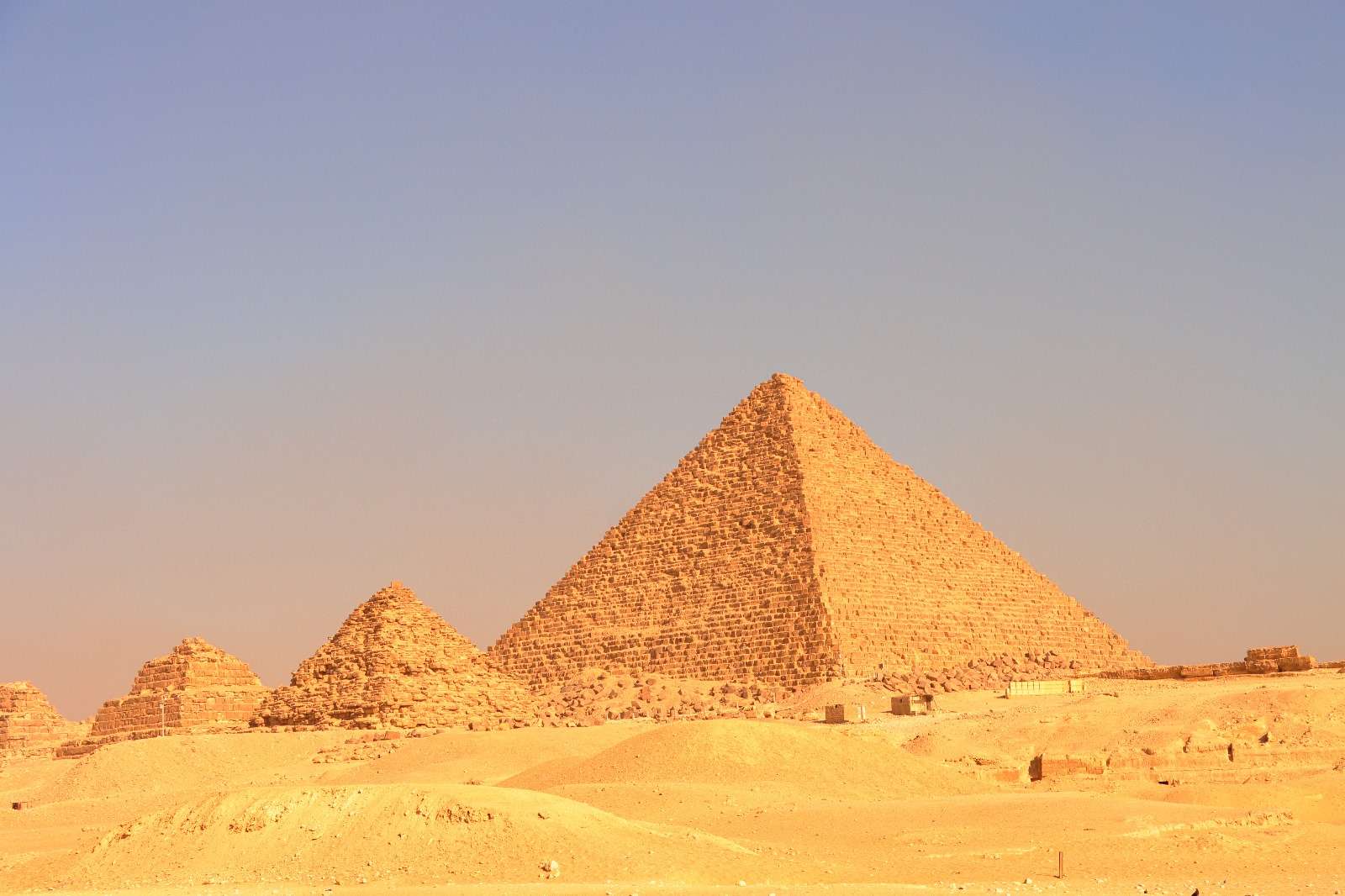 Les Pyramides de Gizeh - LE CAIRE -EGYPTE + - voyageavecnous.com