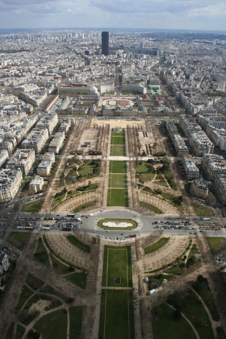 Paris la ville des Lumières France + - voyageavecnous.com