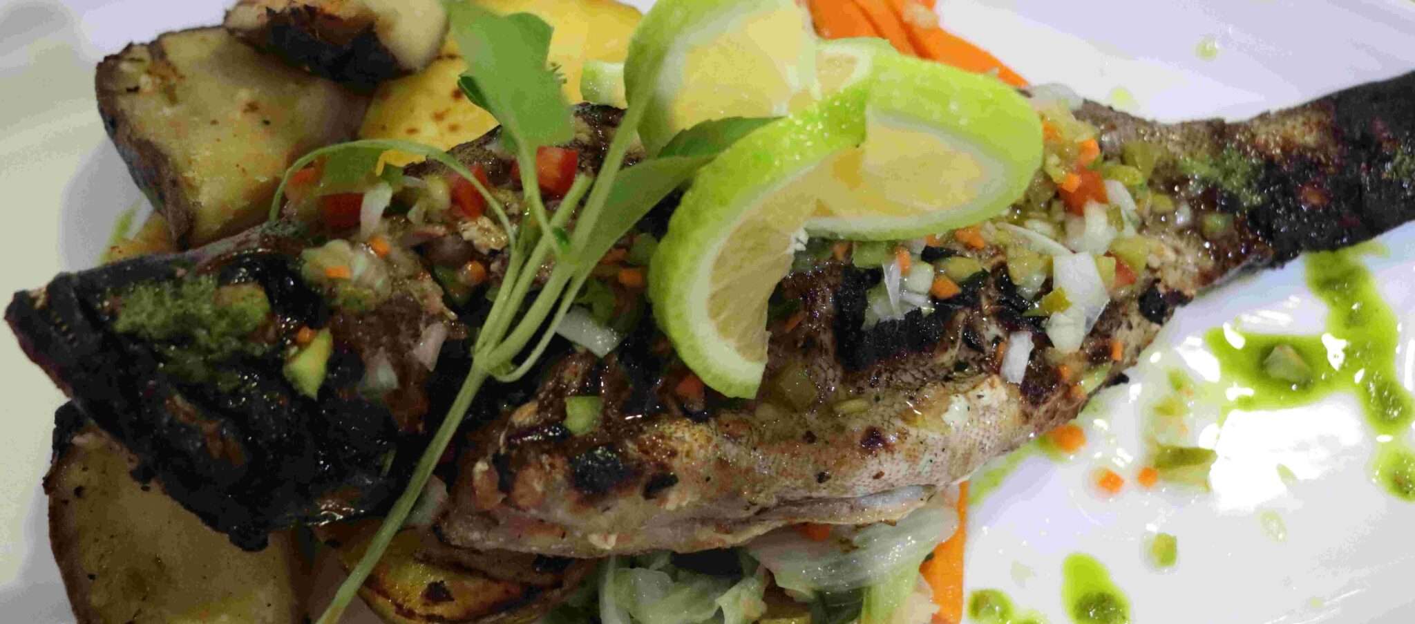 Poissons, braises et manioc : l’Angola dans l’assiette ...